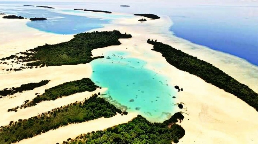 The Charm Widi Island North Moluccas - kieraha